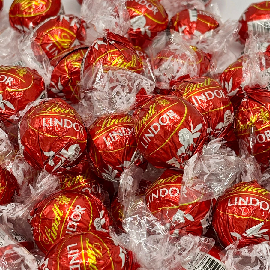 Lindt LINDOR Milk Chocolate Truffles – Bulk Value Pack – Candy In Bulk