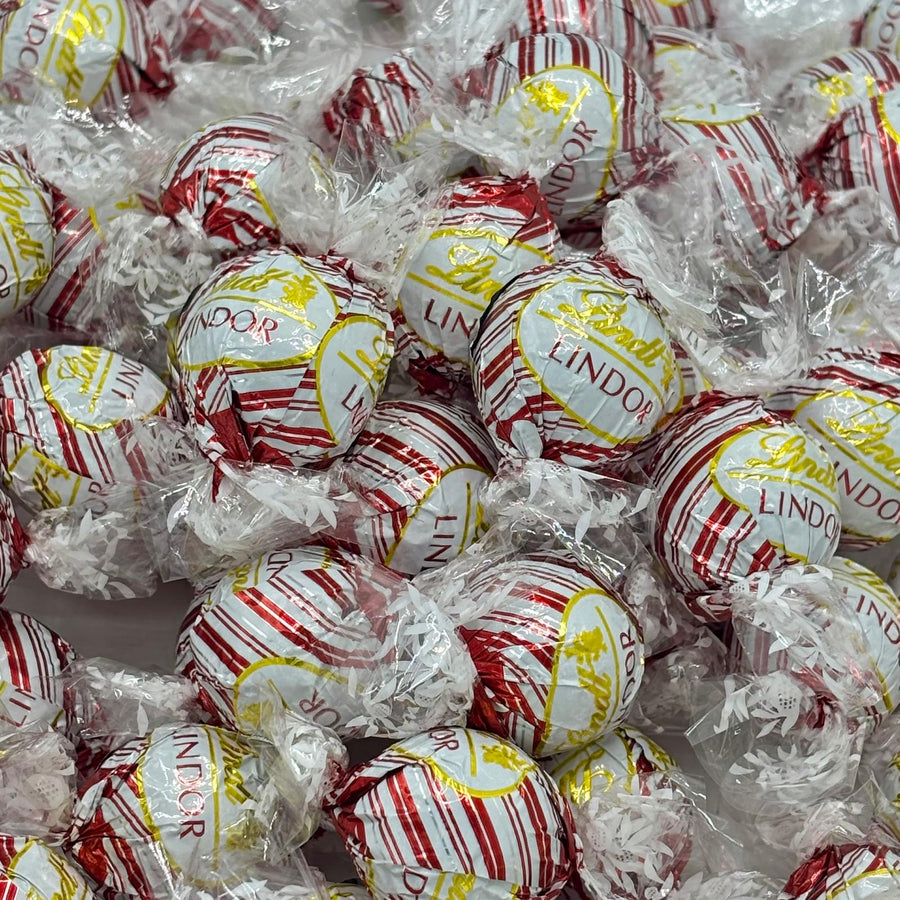 Lindt LINDOR Peppermint White Chocolate Truffles – Bulk Value Bag ...